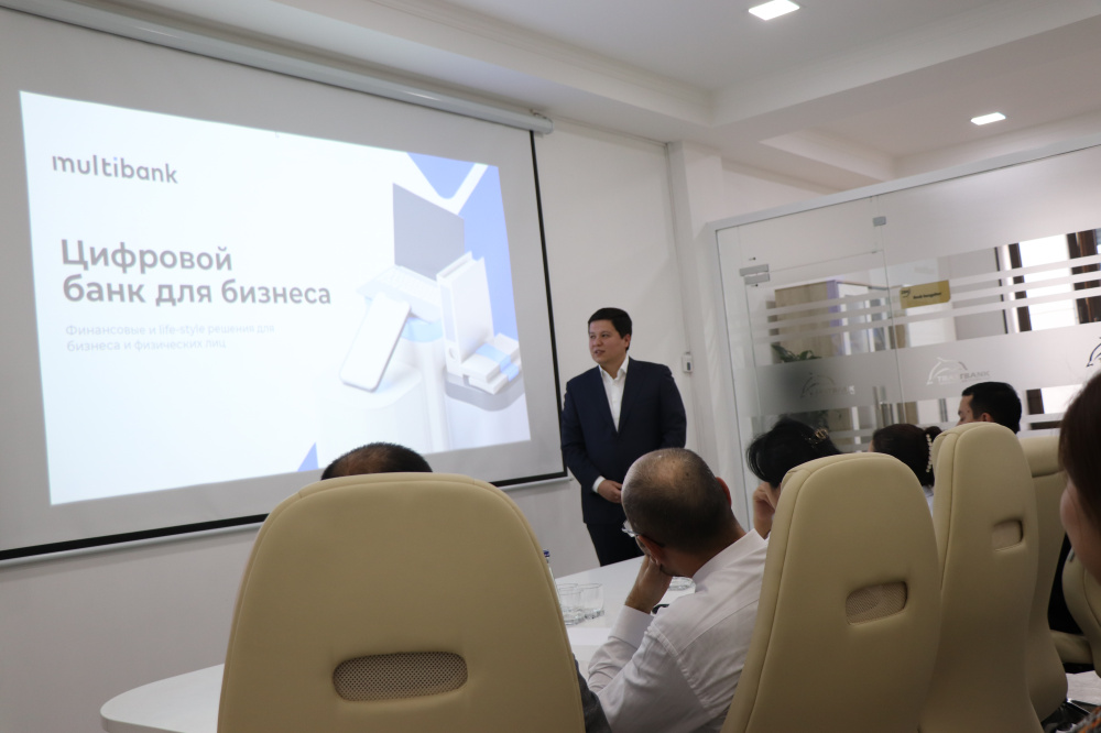 The Digital Branch of Trustbank organised an open lesson for teachers ...
